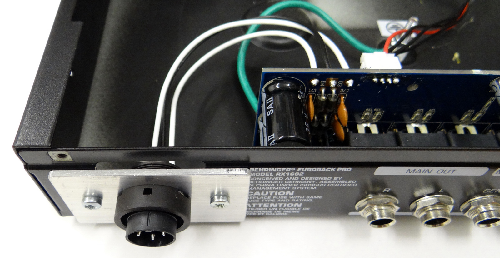 Behringer HA4700 Mains Hum